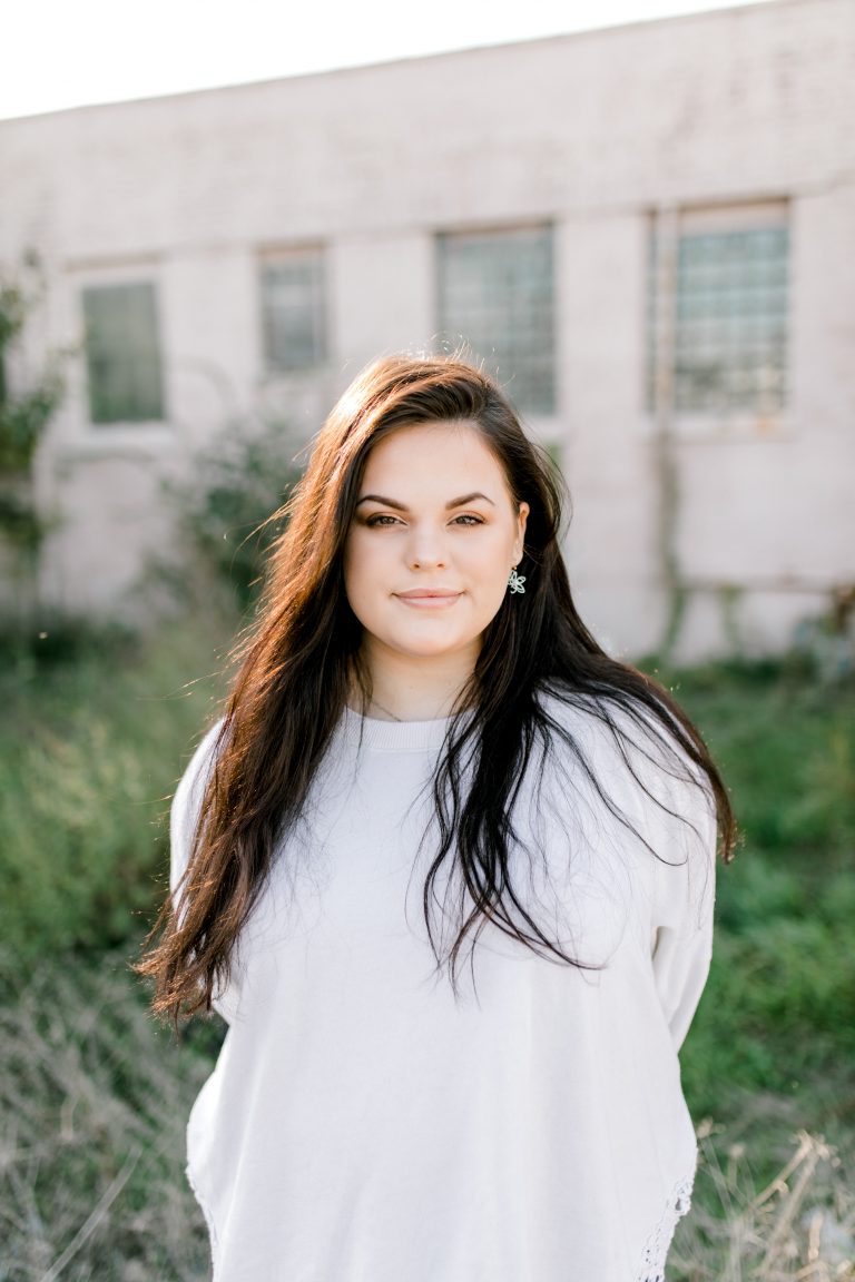 Emily Senior Portraits: downtown Gallatin and greenhouse session ...